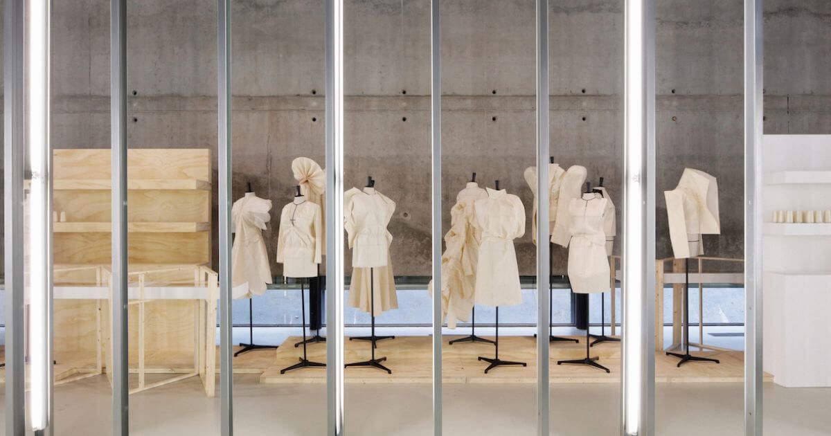 Guus Beumer reads Dutch fashion history